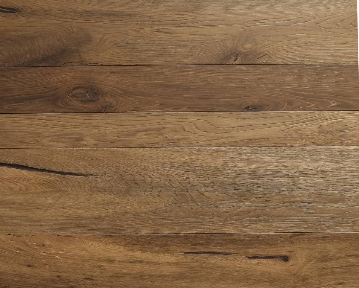 Parquet in rovere rustico con spaccatura