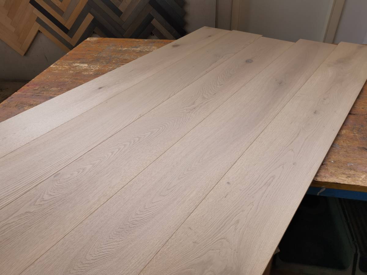 Parquet in rovere spazzolato grigio naturale